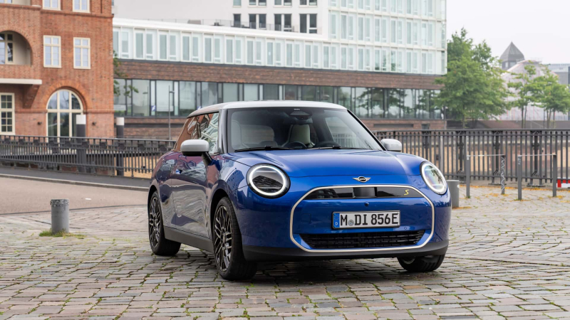 Offer MINI Mini All Electric Mini Cooper SE Favoured