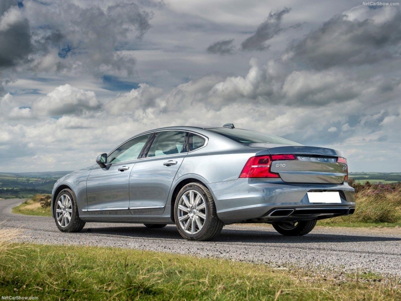 Offerta VOLVO S90 T8 Recharge AWD Plug-in Hybrid Inscription